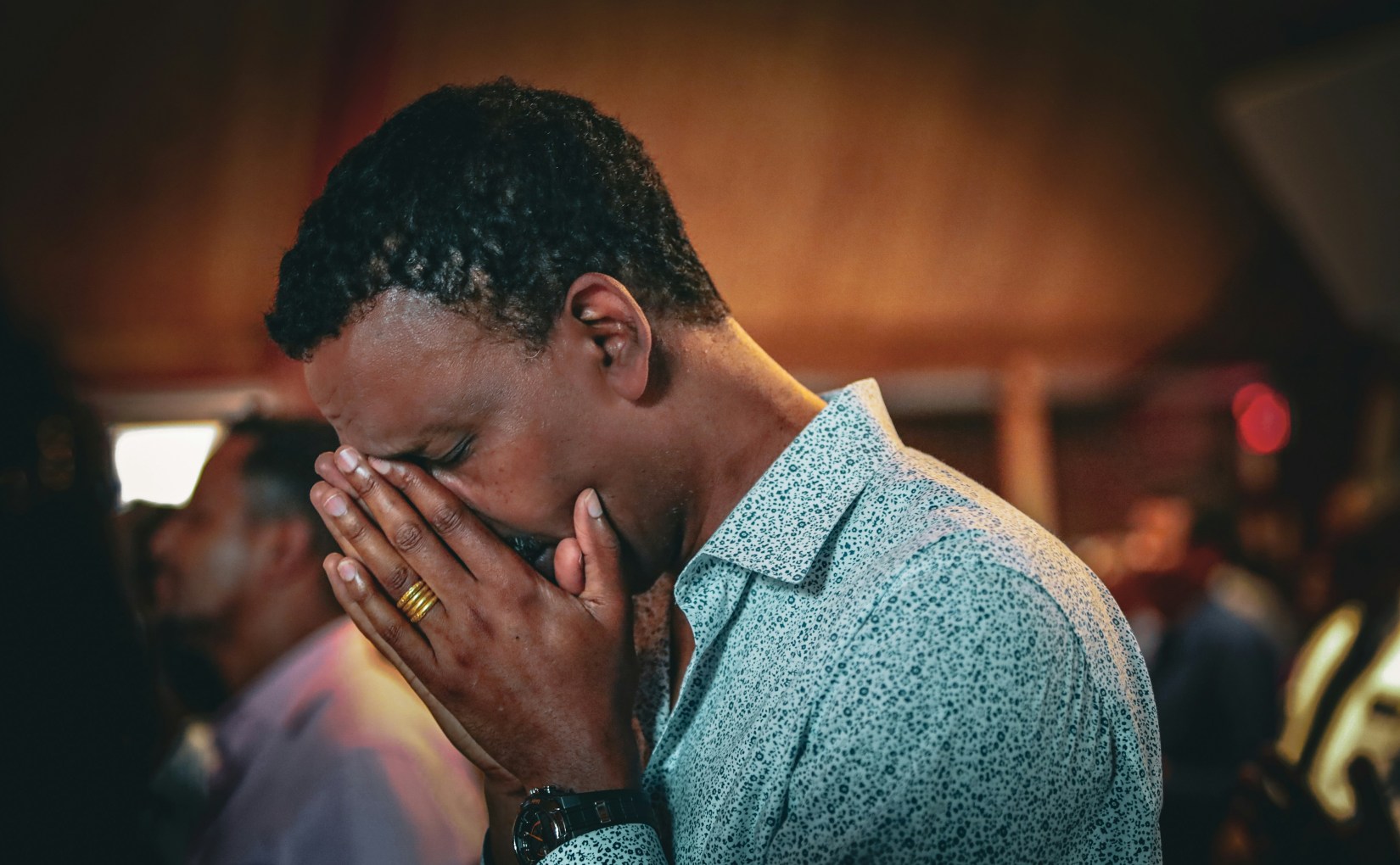 Singing Praise when Pain Stings – indycrowe